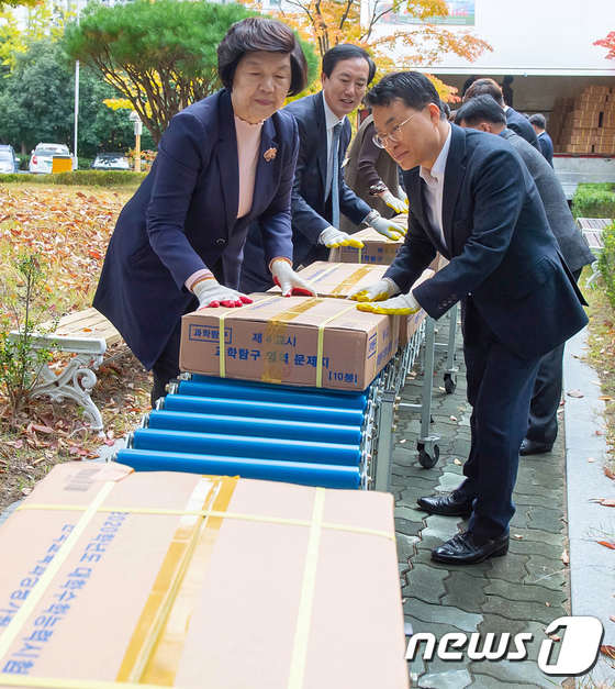 수능 문답지 도착 뉴스1