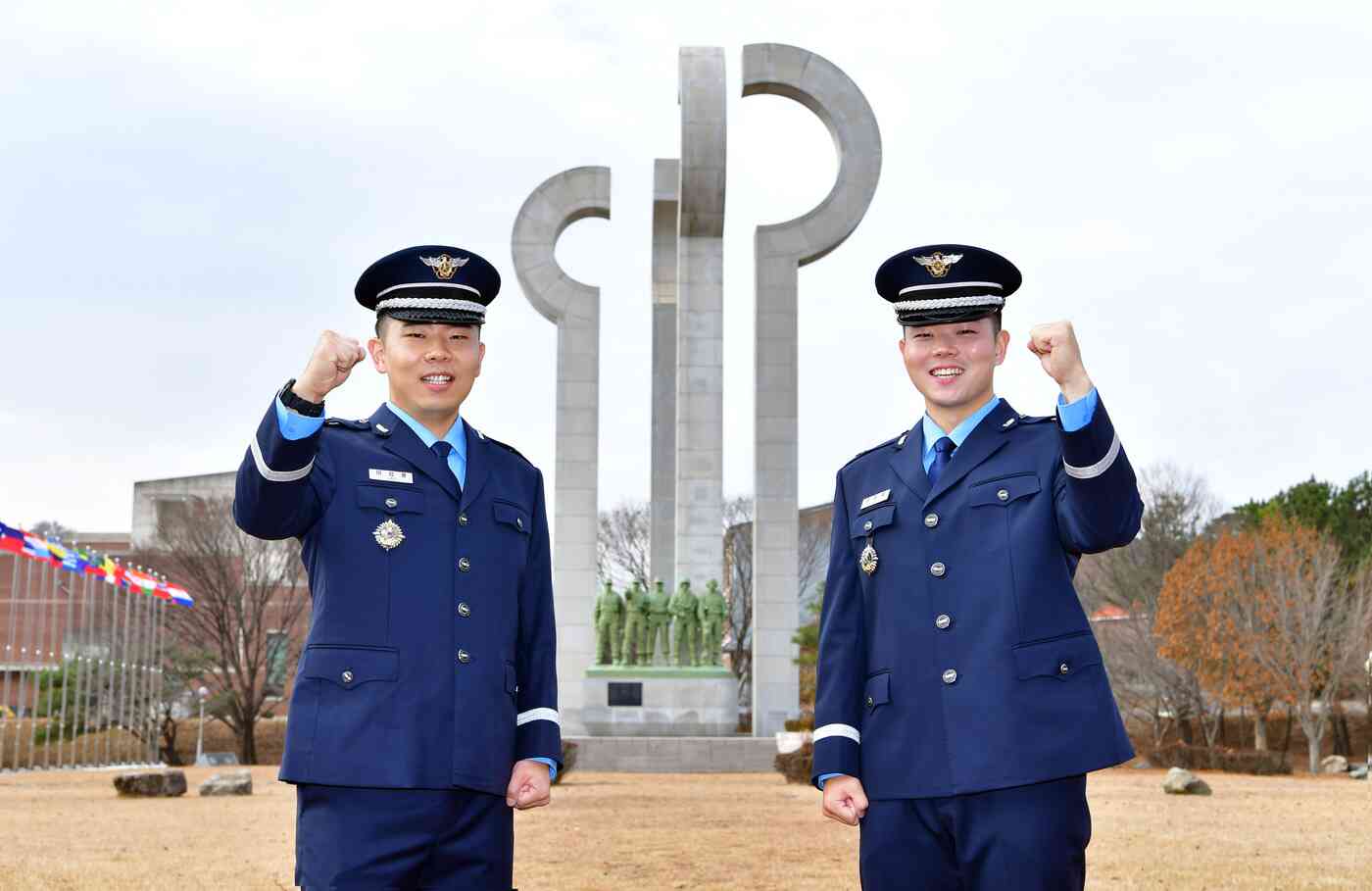형제가 함께 공군 통역 장교 지원공군 학사장교 206명 임관 뉴스1