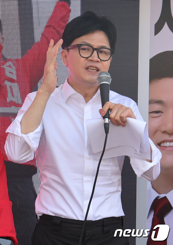 지지 호소하는 한동훈 총괄선대위원장 뉴스1