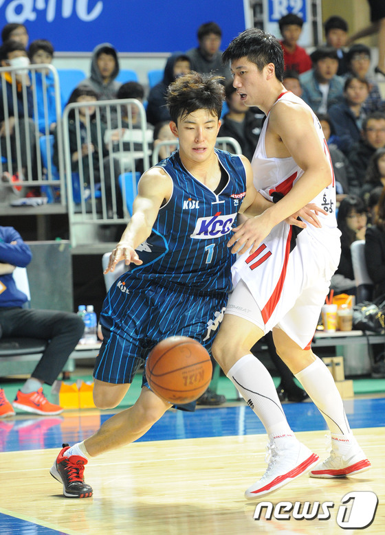 승리의 주역 강병현 - 뉴스1