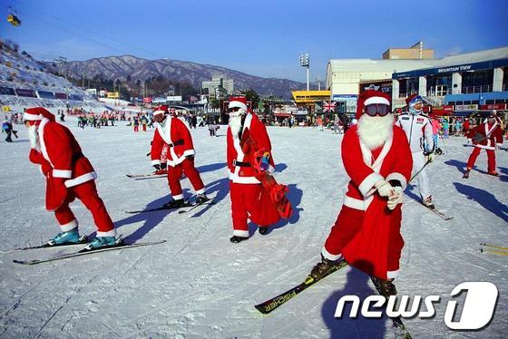 산타 루돌프 대신 스키를 뉴스1