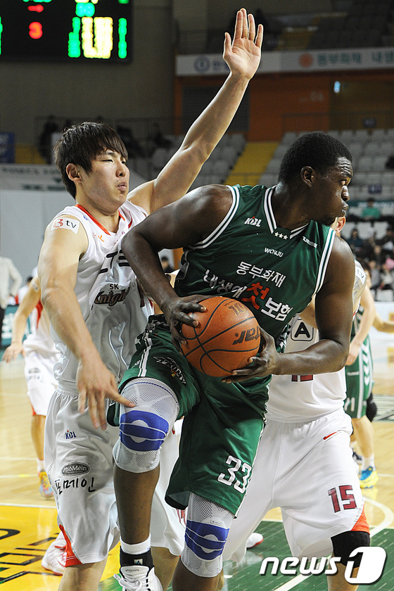 원주 더니건 ‘까불지마’ - 뉴스1