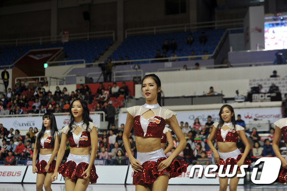 모비스 치어리더 신나는 댄스 타임 - 뉴스1