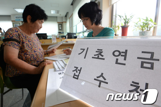 기초노령연금 수급자 3만명 기초연금 제외 왜 뉴스1