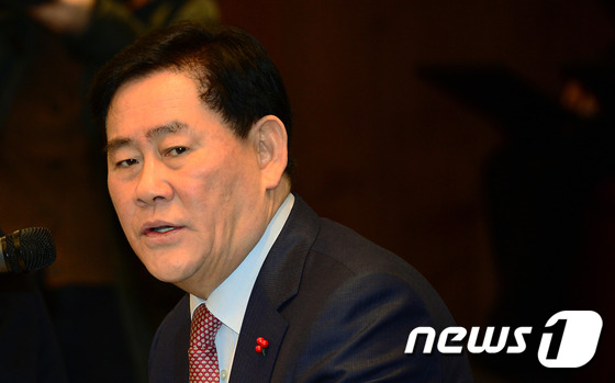 최경환 부총리, 간담회 모두발언 - 뉴스1