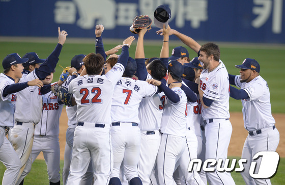 두산 '드디어 우승이다!' - 뉴스1
