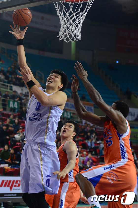 하승진 '이긴다!' - 뉴스1