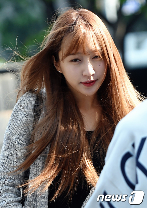 하니, '눈에 졸음이 가득~' - 뉴스1