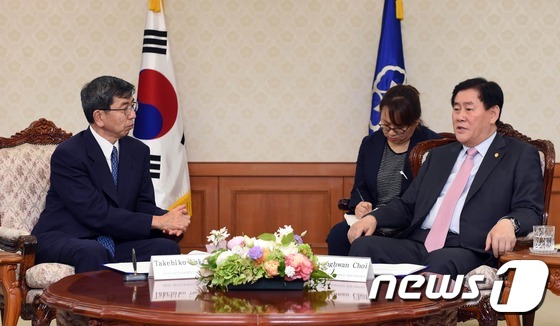 최경환 부총리, EDCF-ADB 협조융자 MOU 체결 - 뉴스1