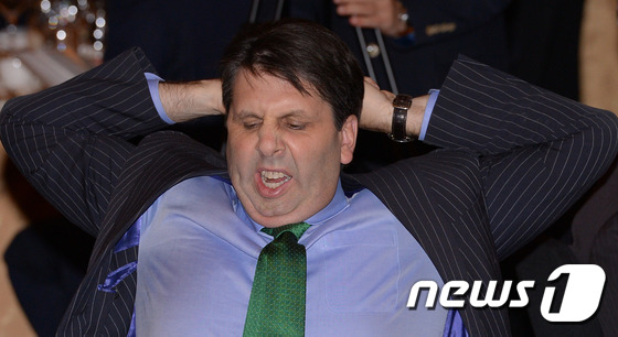 기지개 펴는 리퍼트 대사 - 뉴스1