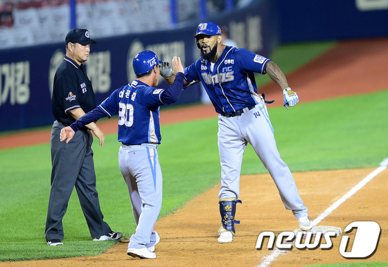 테임즈 '9회초 역전 3타점' - 뉴스1