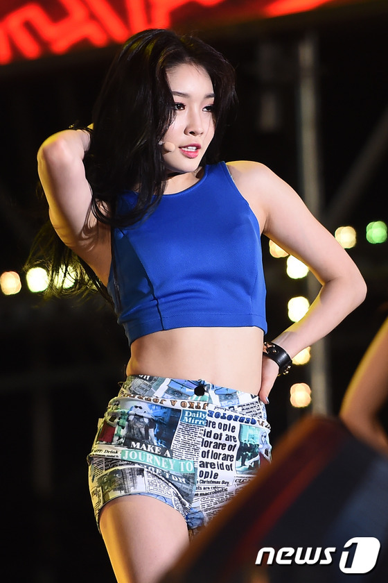 IOI 김청하, '머리카락만 쓸어 넘겨도~' - 뉴스1