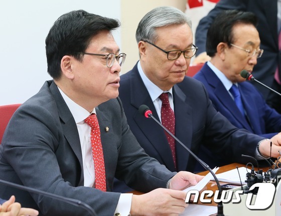 정우택 원내대표의 모두 발언 - 뉴스1