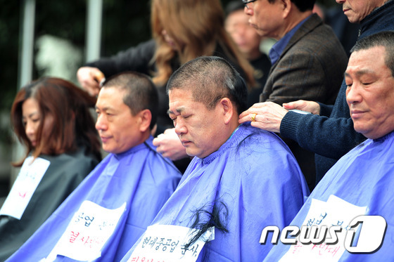 '현대중공업 분사 반대' 삭발식 - 뉴스1