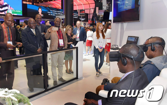 'MWC VR 체험' - 뉴스1