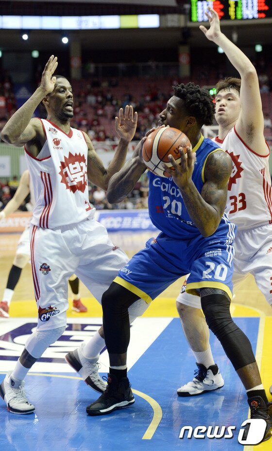 [프로농구] 5차전 간다…오리온, 삼성에 반격의 2연승 - 뉴스1