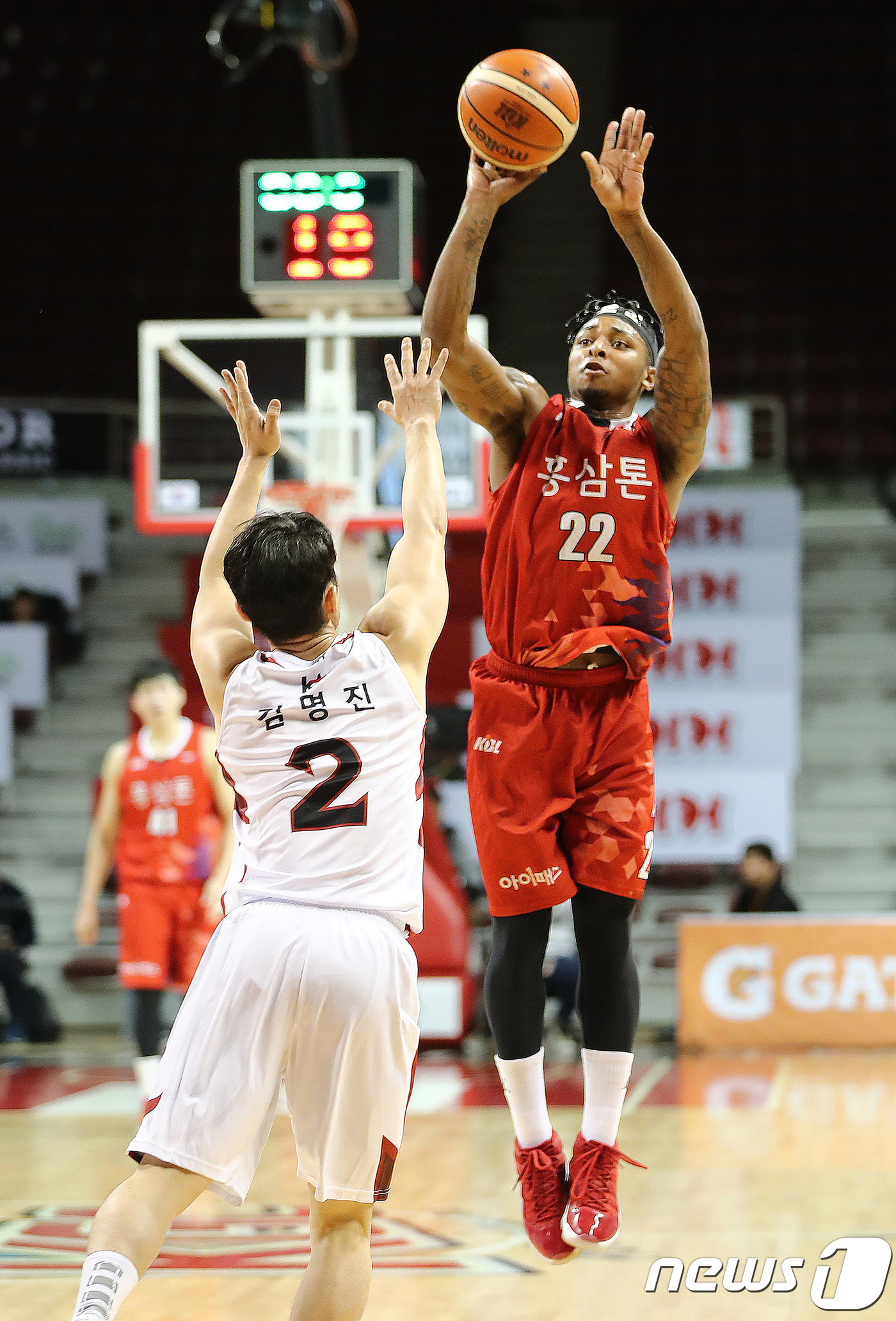 KGC 피터슨 '3점슛 마술사' - 뉴스1