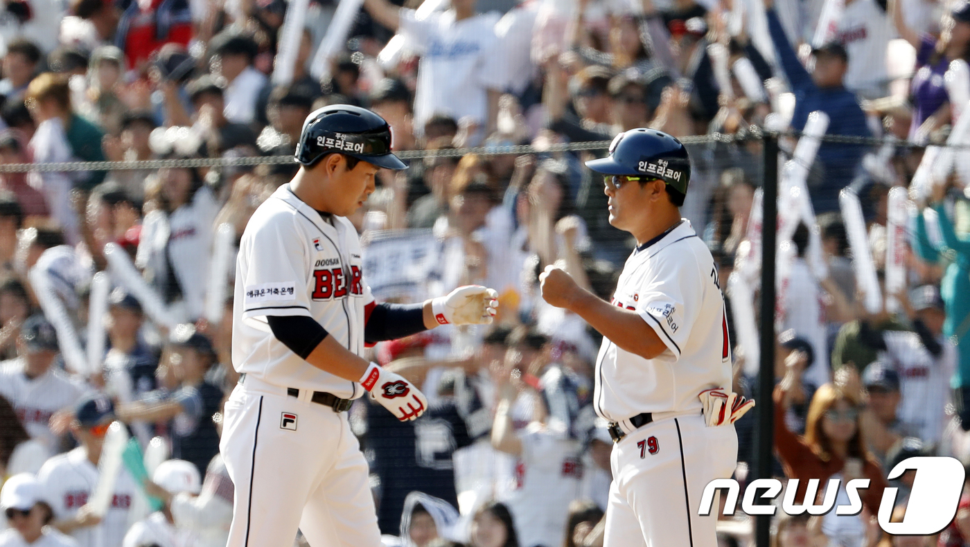 두산 양의지 '좋아 역전이다' - 뉴스1