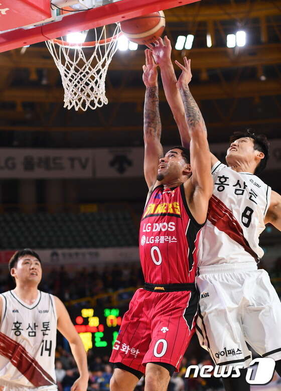 삼성, KCC 꺾고 2연패 탈출…LG, KGC 제물로 3연승 질주 - 뉴스1