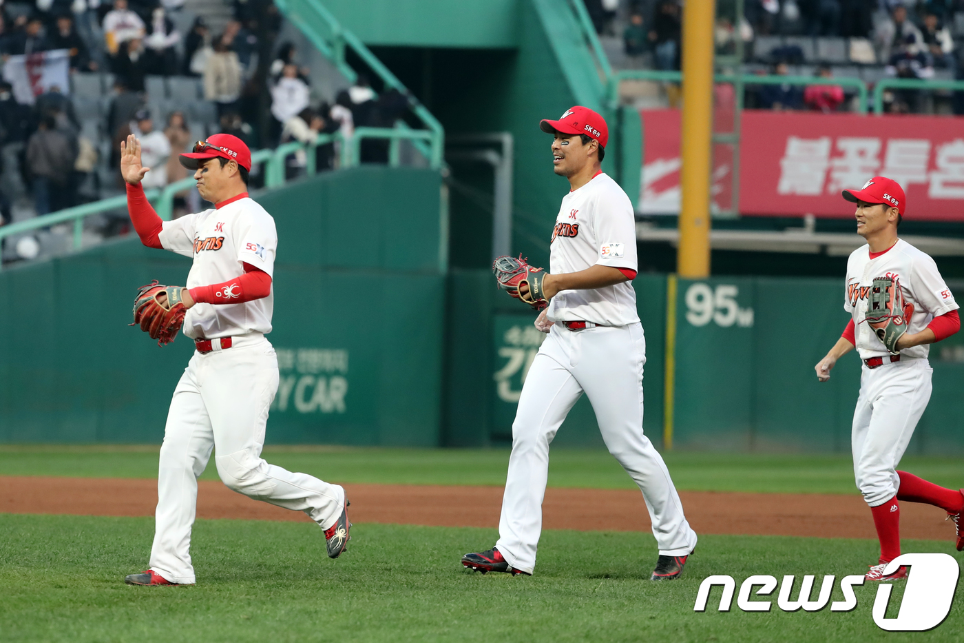 SK '기분 좋은 승리' - 뉴스1