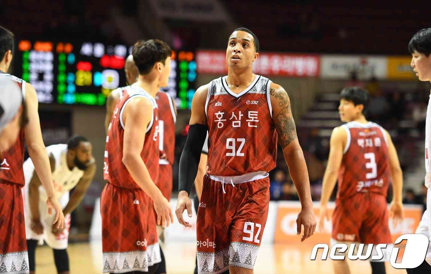 KGC, SK 꺾고 3연승 질주…SK는 4연패 '수렁' - 뉴스1