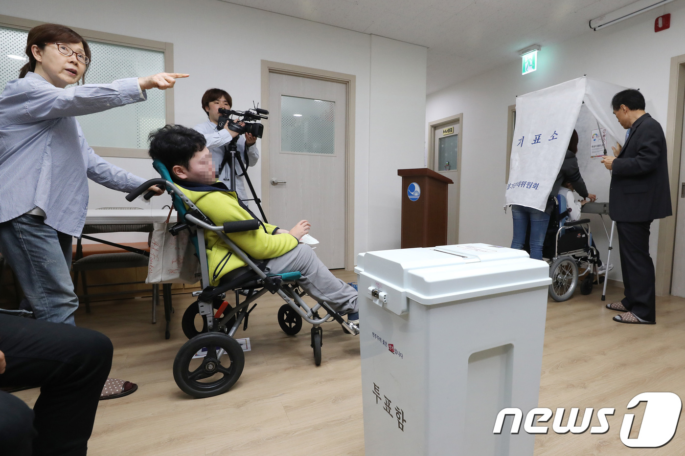 '제7회 지방선거 장애인 모의 투표 체험' - 뉴스1