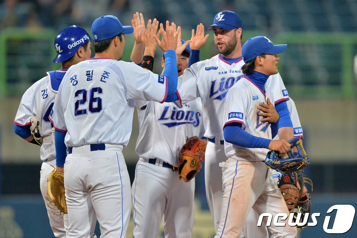 자축하는 사자군단 - 뉴스1