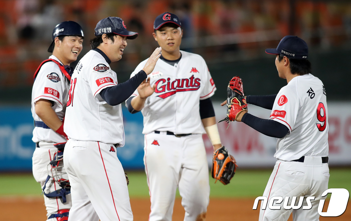 승리는 롯데 - 뉴스1