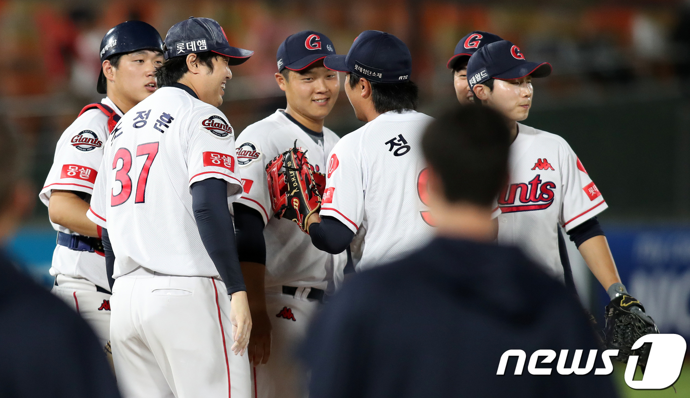 롯데, 기분 좋은 승리 - 뉴스1