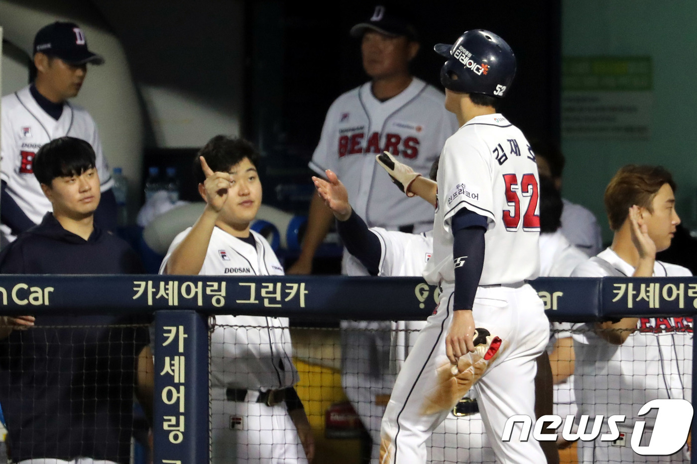 '1점 더 달아나는 두산' - 뉴스1