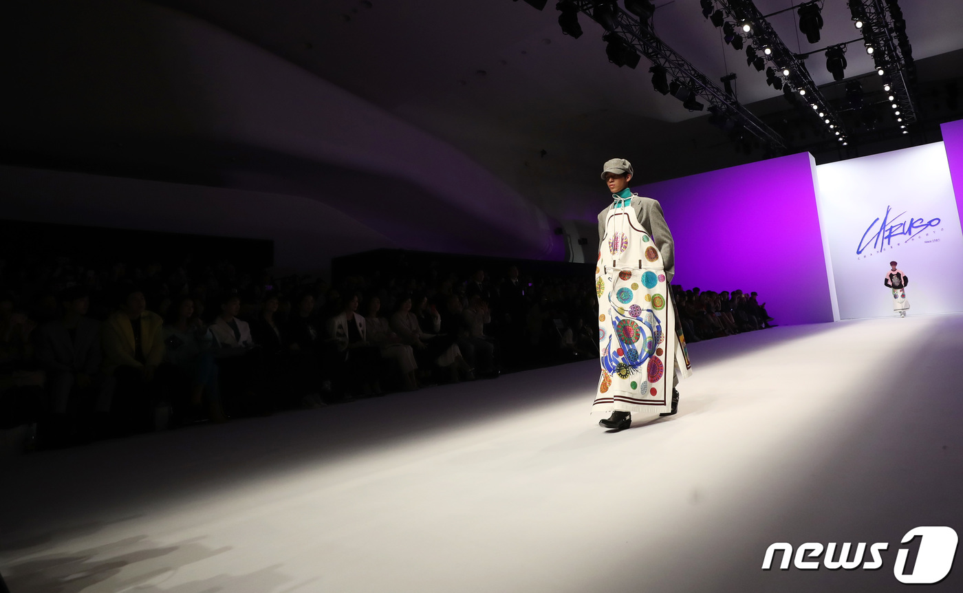 '카루소' 패션쇼 - 뉴스1