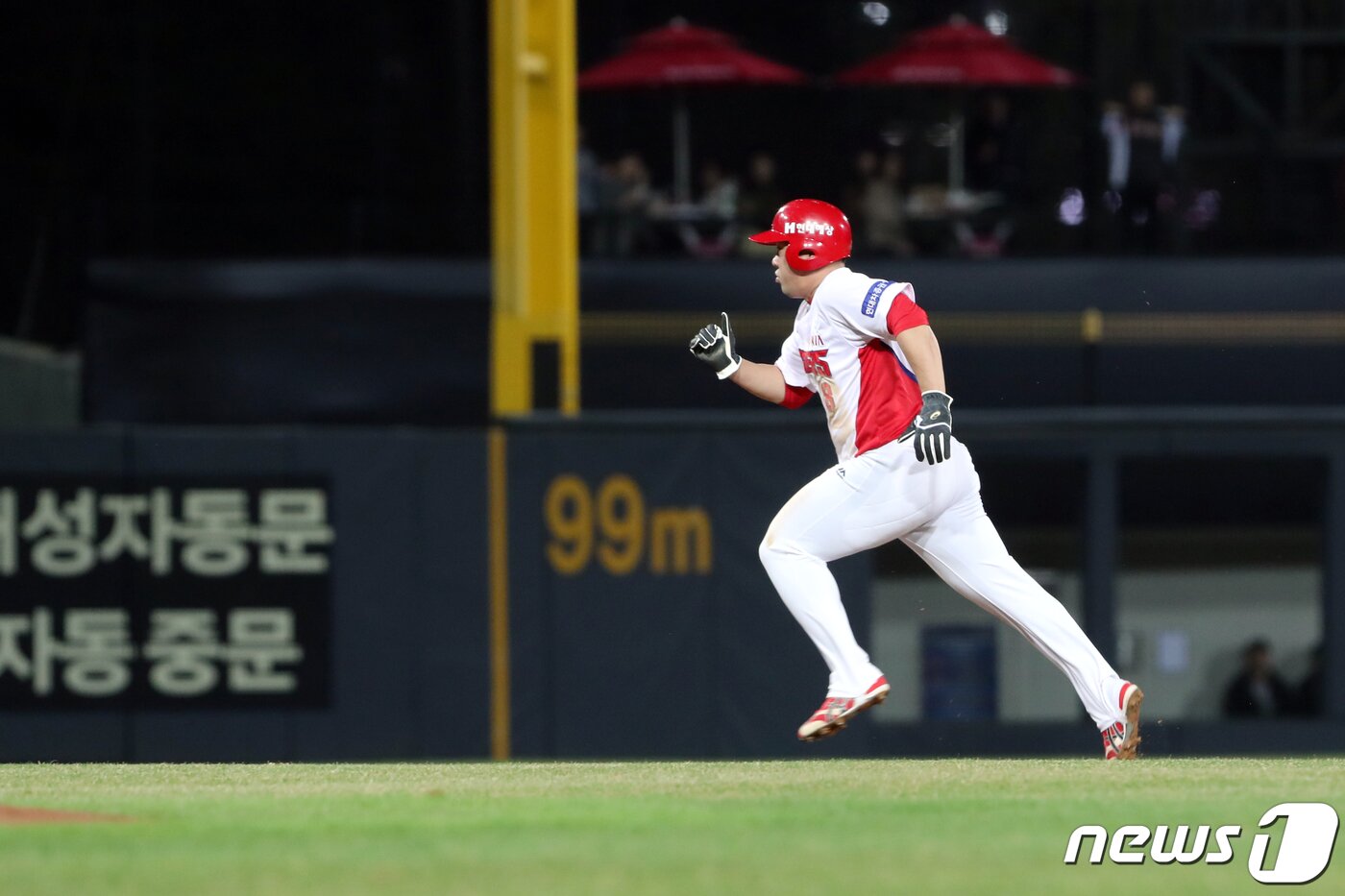 SK-KIA, 연장 12회 5시간17분 혈투 끝에 4-4 무승부 - 뉴스1