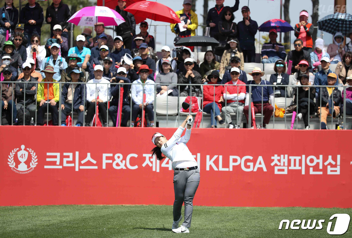 티샷하는 최혜진 - 뉴스1