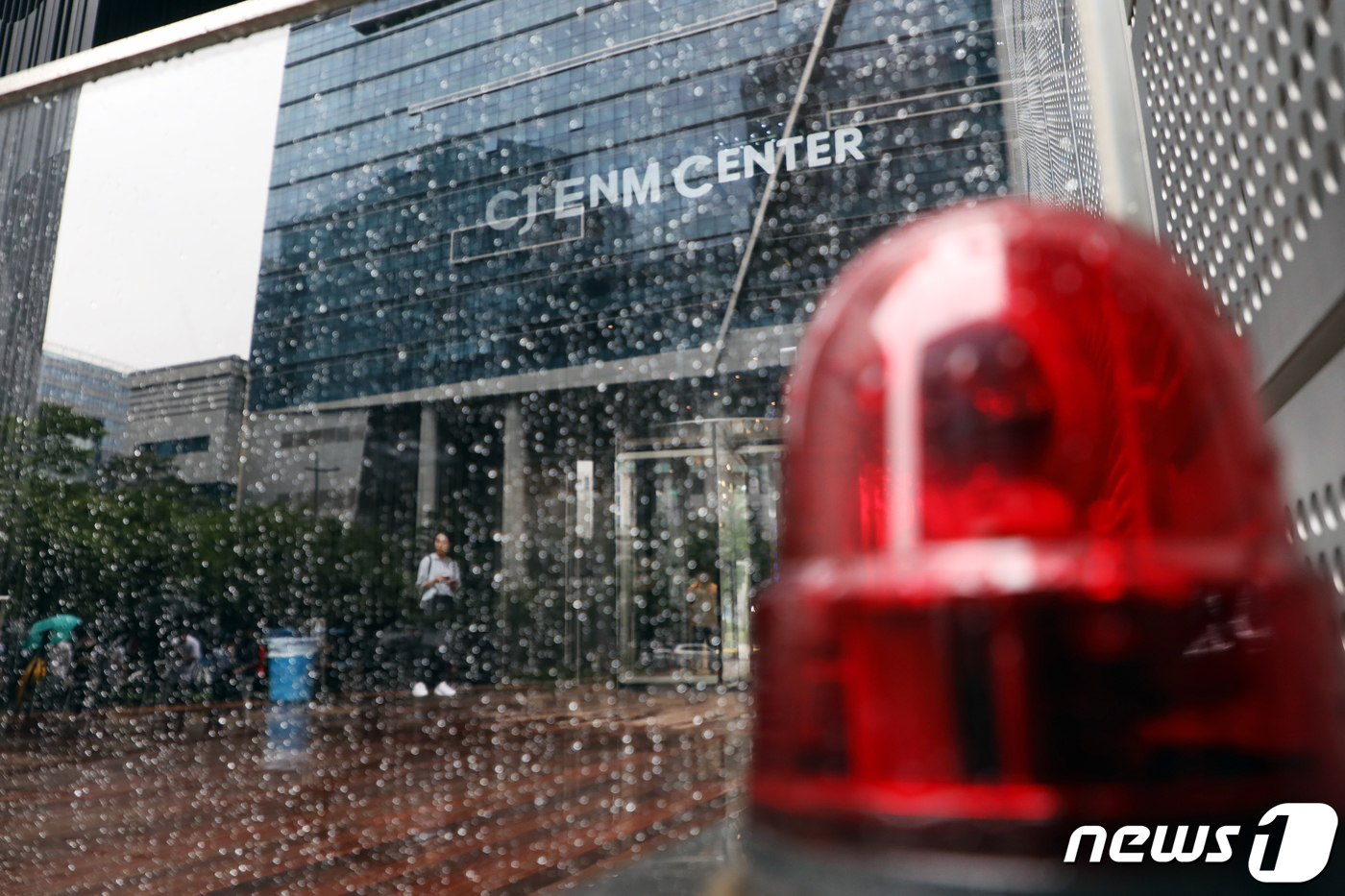 경찰, '프로듀스X101 투표 조작 의혹' CJ ENM 압수수색 - 뉴스1