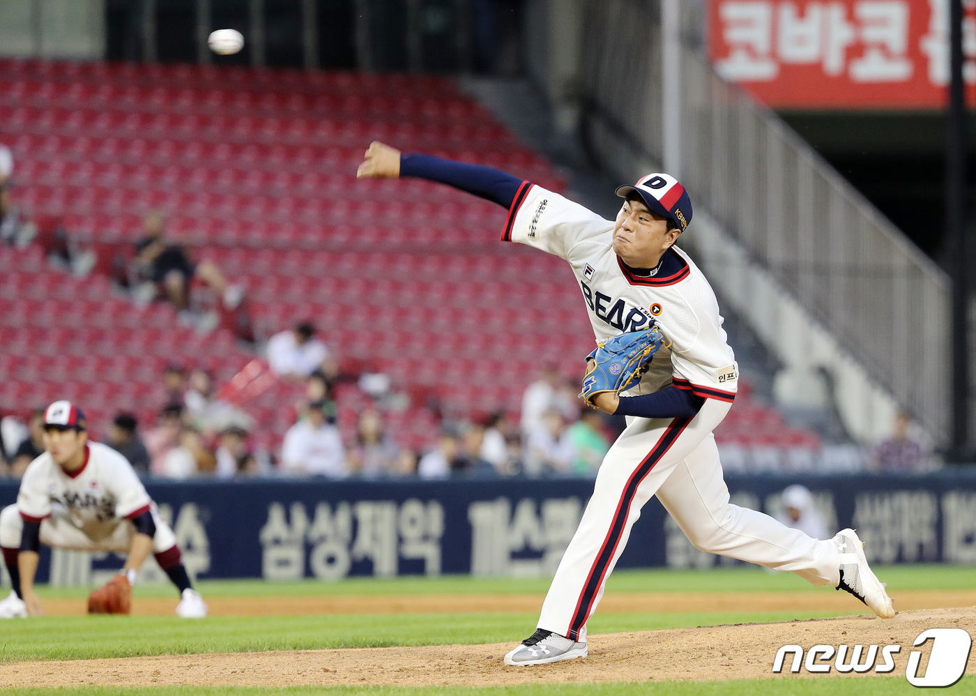 이영하 '5회까지 1실점' - 뉴스1