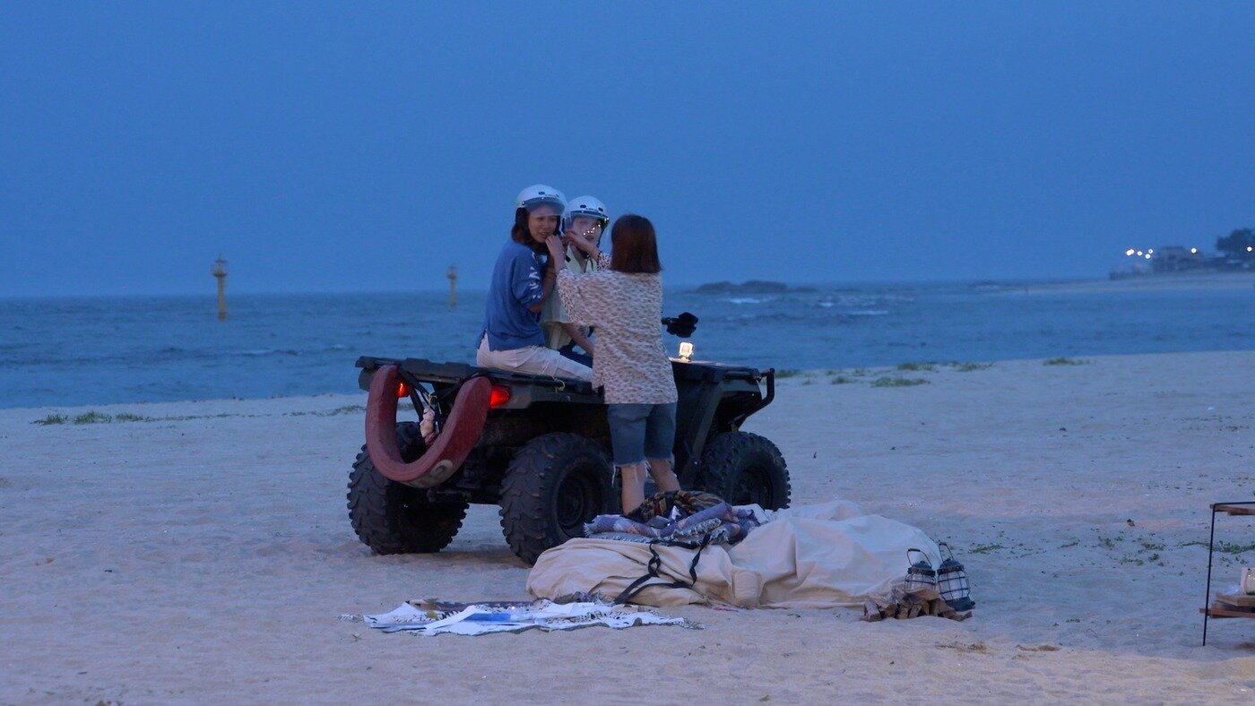 [N컷] '캠핑클럽' 핑클 막내 성유리, 사륜 바이크 타고 '스피드광' 변신 - 뉴스1