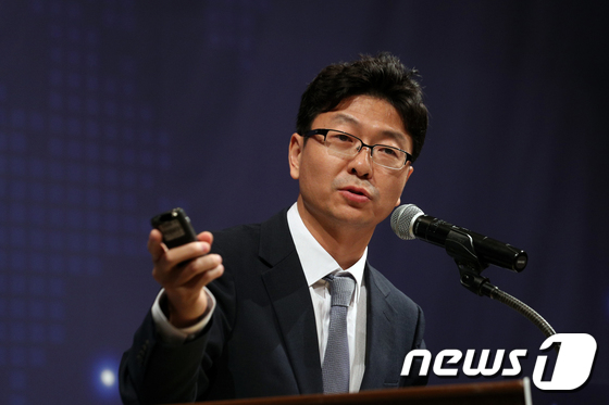 주제 발표하는 강연호 관세관 - 뉴스1