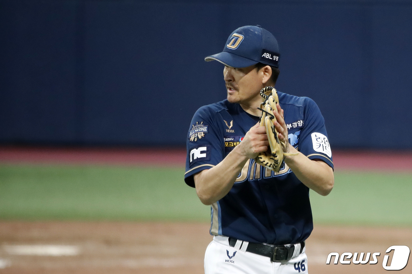 NC 원종현 '좀 더 힘내자' - 뉴스1