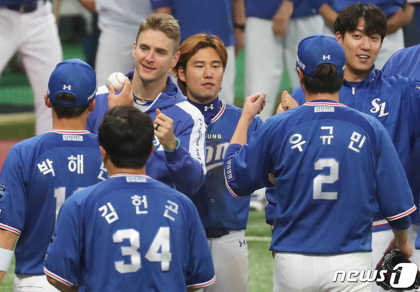 '뷰캐넌, 첫승 축하해' - 뉴스1