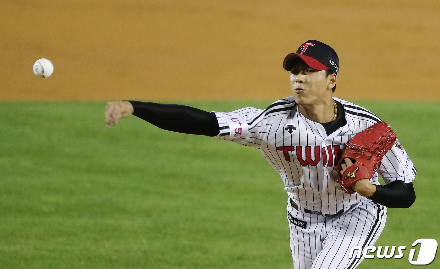 역투하는 정우영 - 뉴스1