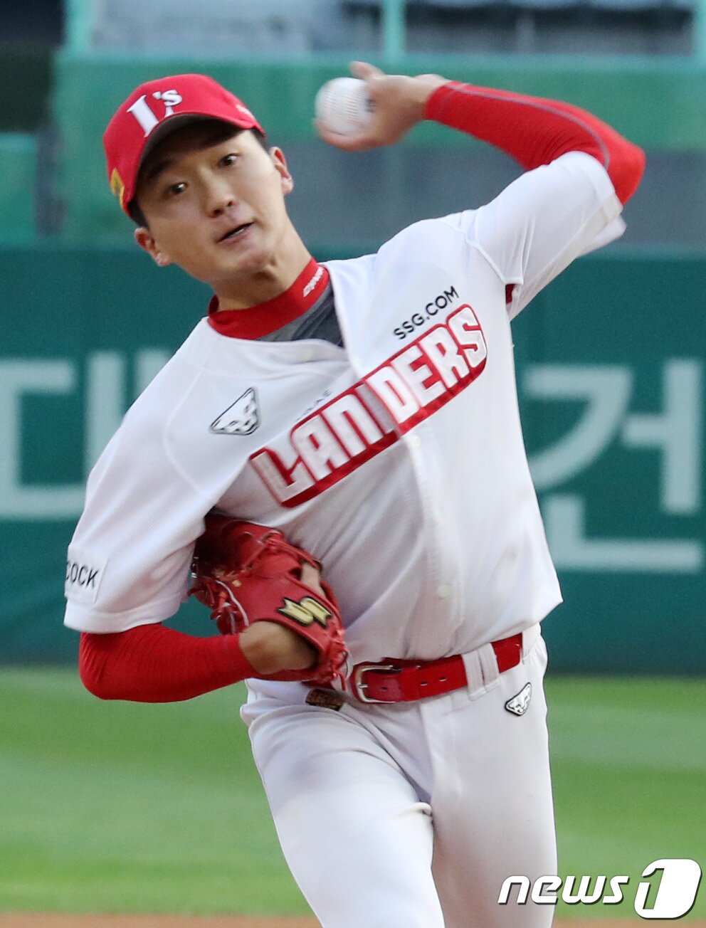 SSG 영건 김건우, KIA전 5⅓이닝 12K 무실점 역투…선발 전원 탈삼진 - 뉴스1