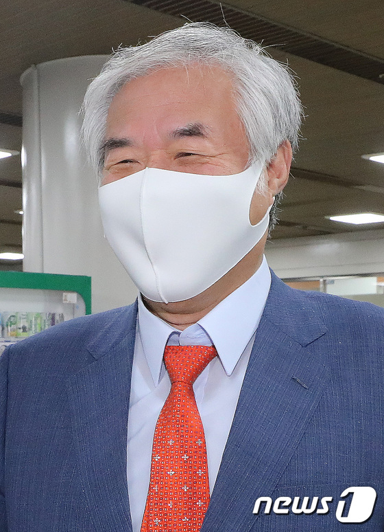 미소 짓는 전광훈 목사 - 뉴스1