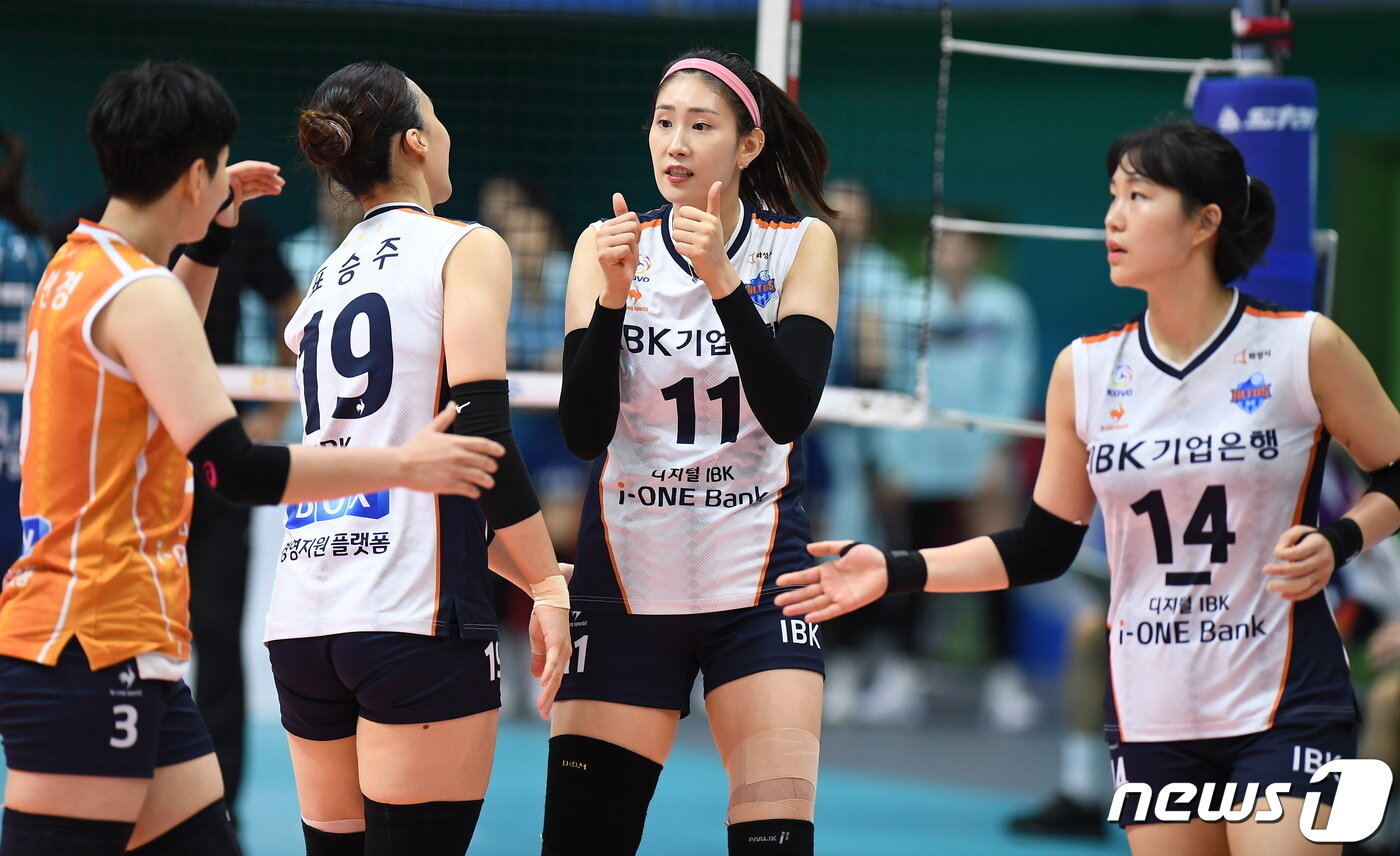 '2002년생 최정민 13점' IBK, GS칼텍스 꺾고 '유종의 미' - 뉴스1