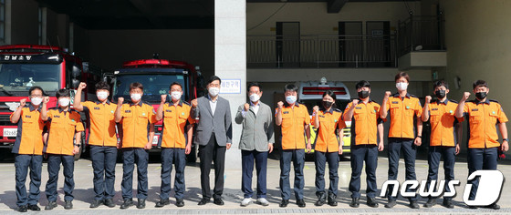 김영록 지사, 무안 소방소 방문해 근무자 격려 - 뉴스1