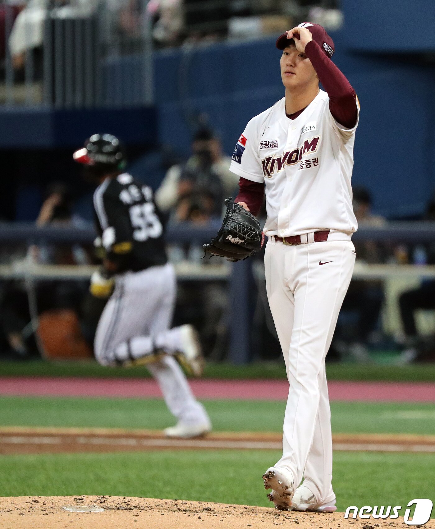 [PO3] '임지열-이정후 백투백 홈런' 키움, KS 진출까지 1승 남았다 - 뉴스1