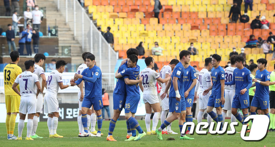 연장전 승부 끝에 2-1로 이긴 수원 삼성 블루윙즈