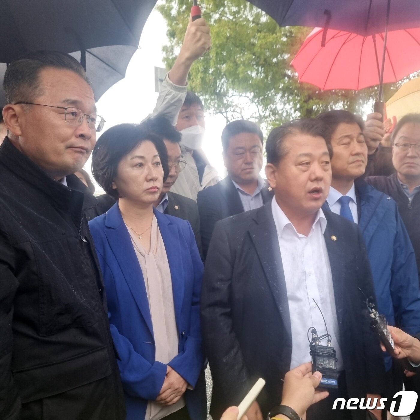 민주당 국방위 '강릉 낙탄사고' 부대 방문…軍 불허로 발길 돌려 - 뉴스1