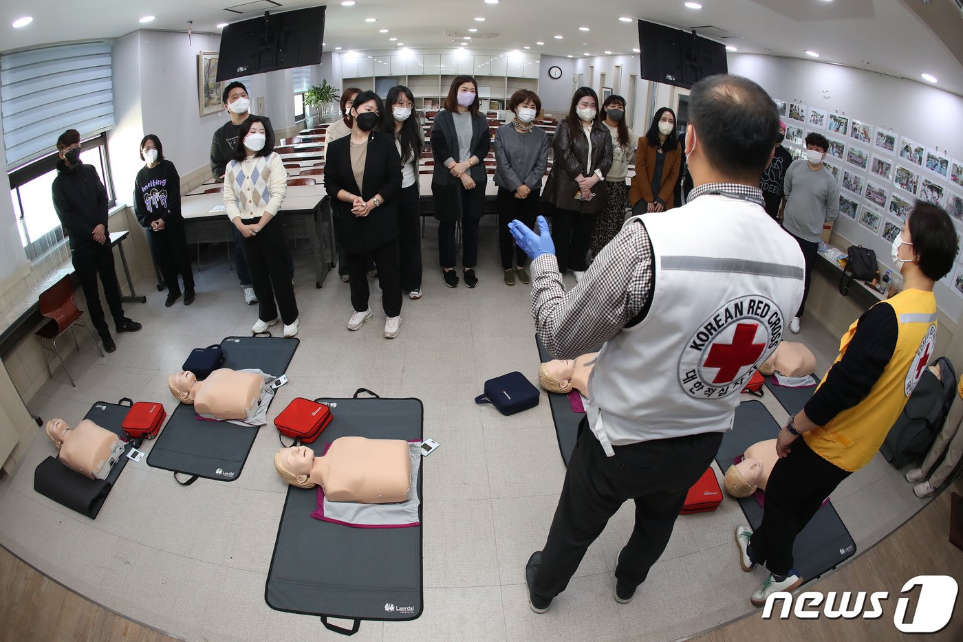 [뉴스1 PICK] 시민영웅처럼 꾹꾹…"CPR 제대로 배우겠습니다" - 뉴스1