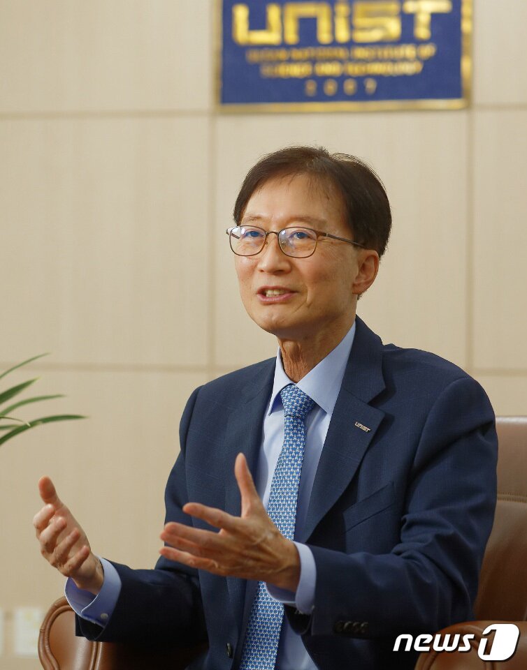 이용훈 UNIST 총장 "2027년까지 세계 100대 연구중심대학으로 도약" - 뉴스1
