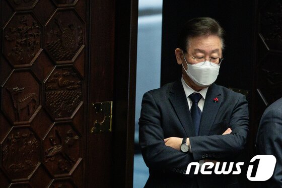 민주 이재명 수사검사 실명·얼굴공개 논란…與 좌표찍기